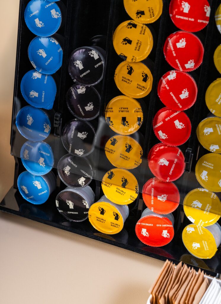 GUZZINI: coffee, tea & infusion capsule machine by Hausbrandt