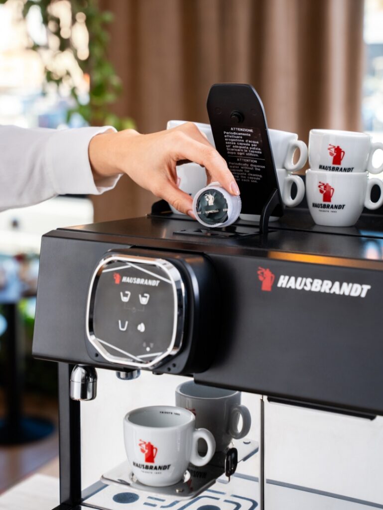 Commercial coffee capsule machine for bars and restaurants